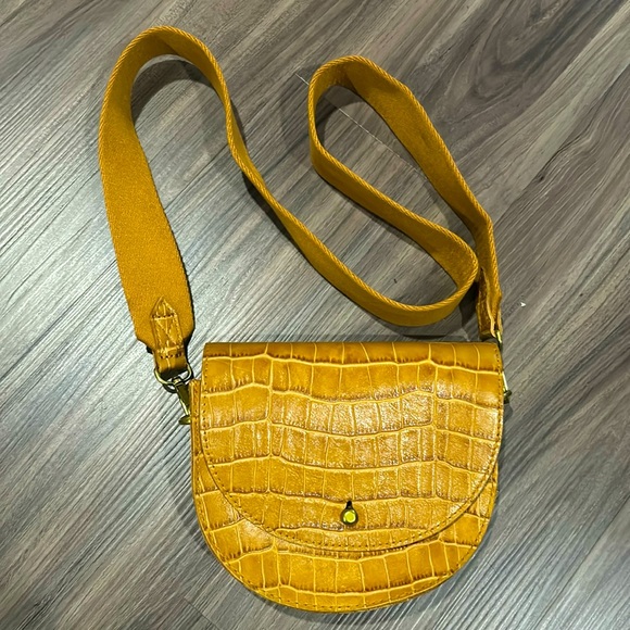Madewell | Bags | Madewell Small Richmond Saddle Bag Croc Embossed ...